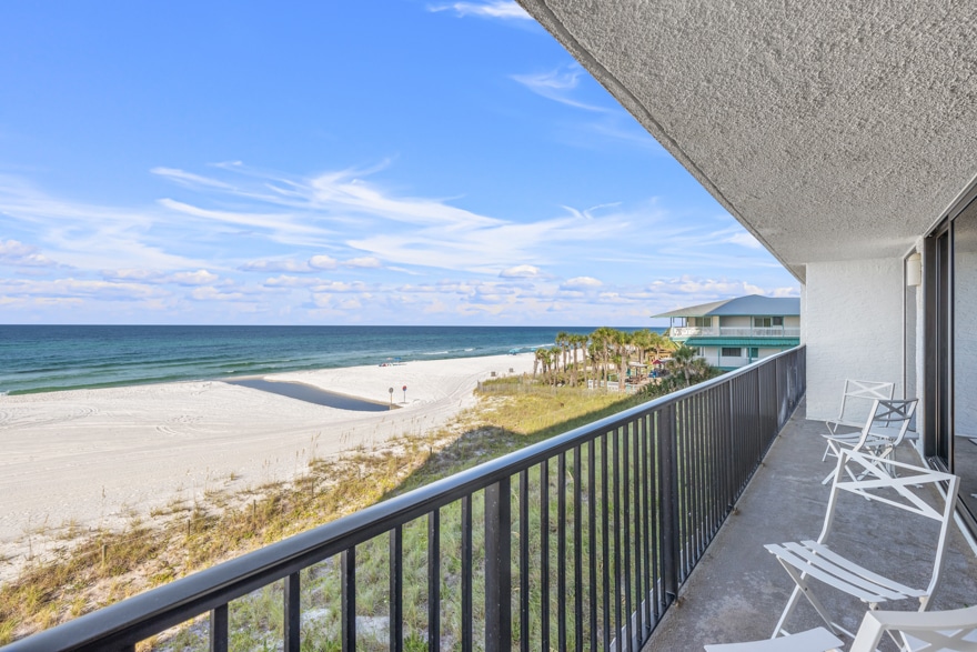 Deja Blue Condo | Beachfront Resorts in PCB